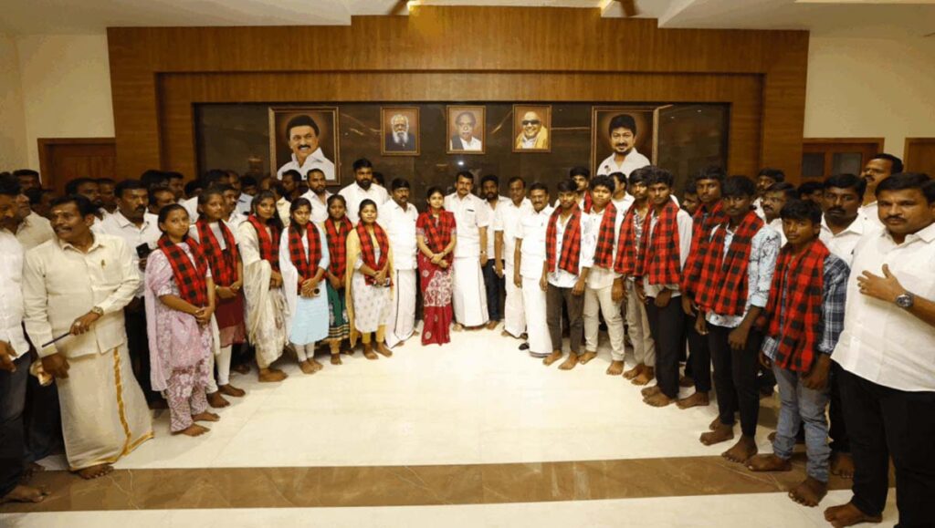 தவெக விலிருந்து திமுகவிற்கு தாவிய இன்ஸ்டா பிரபலம்! - Insta Fame ...
